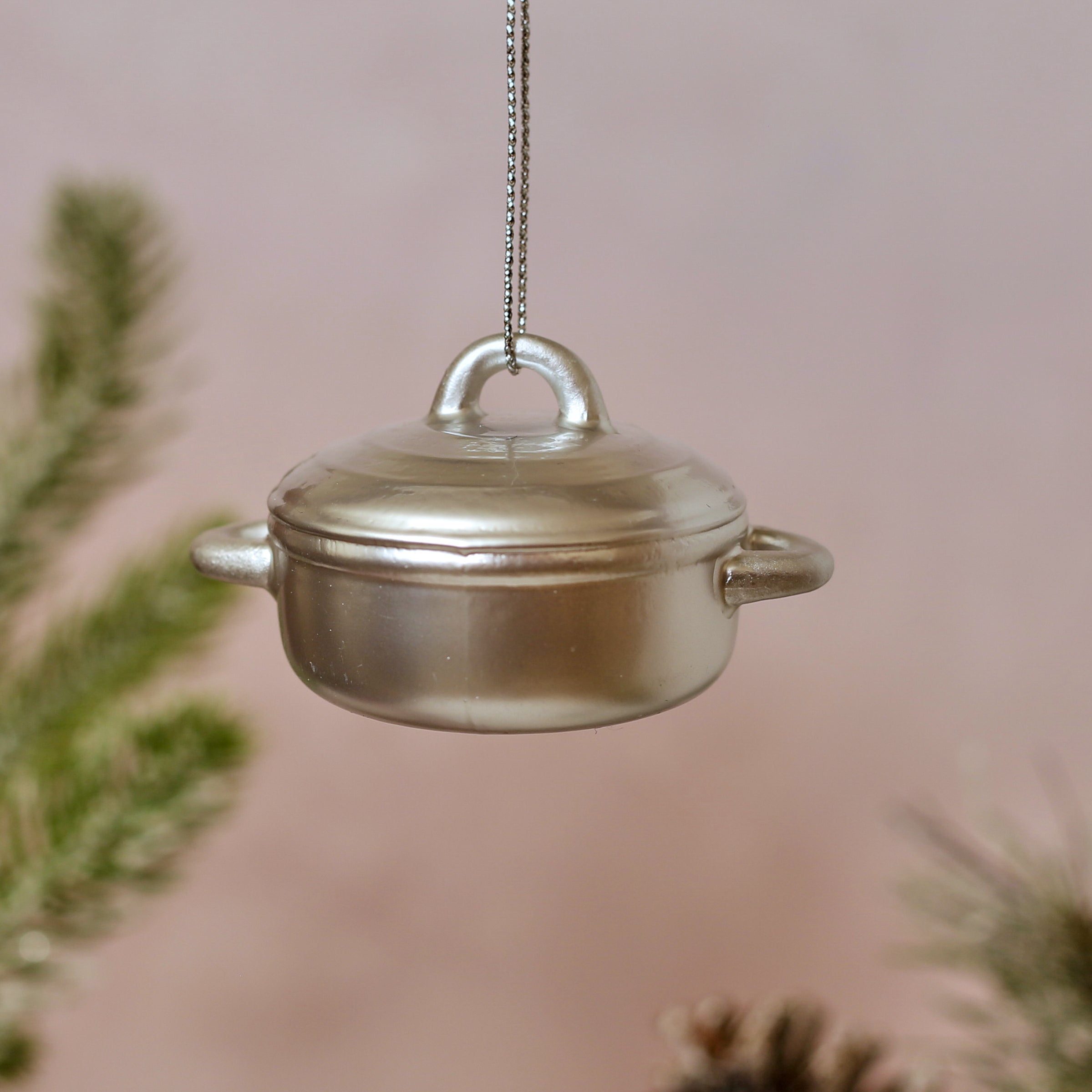 March Muses Dutch Pot